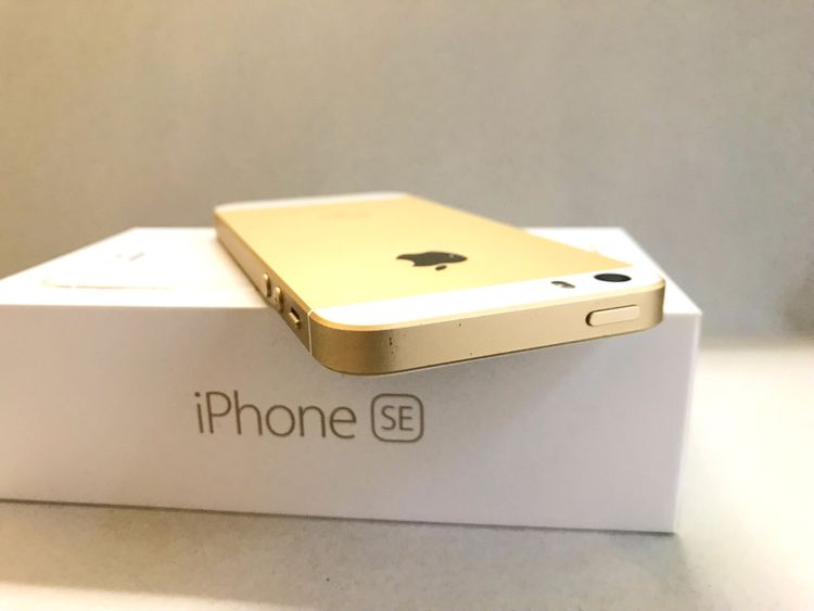 ムスビー｜電池100％ iPhoneSE 128GB Gold SIMフリー【iPhone SE SIMフリー（国内版）】￥11,800