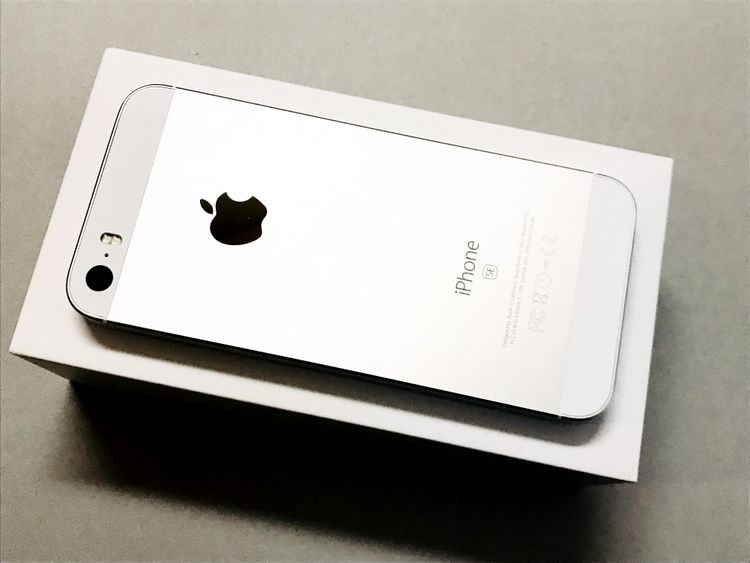 ムスビー｜美品 電池100％ iPhoneSE 64GB Silver SIMフリー 第1世代【iPhone SE SIMフリー（国内版）】￥12,300