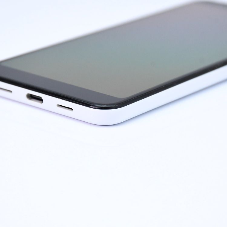 ムスビー｜【液晶美品】SIMフリー Google Pixel3a 64GB Clearly White【Google Pixel 3a SIMフリー（国内版）】￥10,800