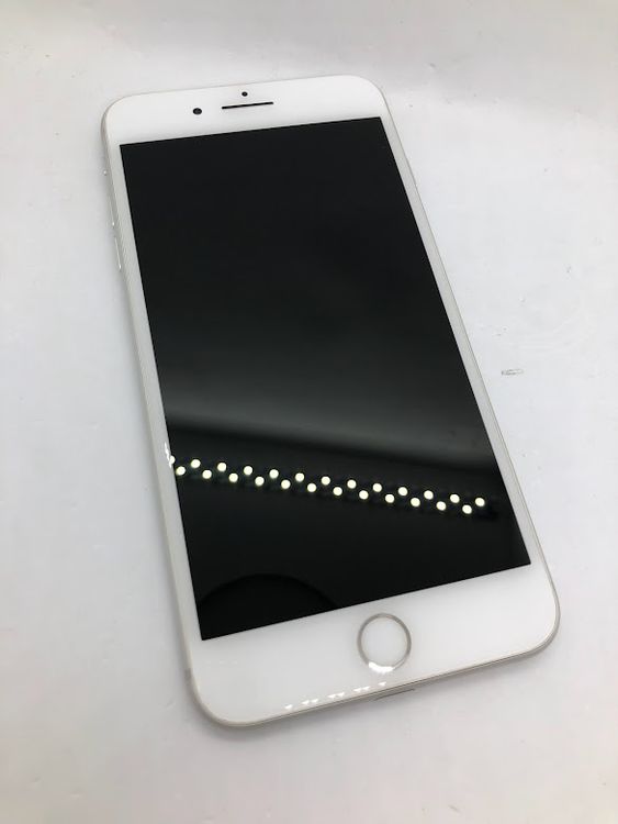 ムスビー｜iPhone8 Plus 256GB シルバー SIMフリー au版 バッテリー79％【iPhone8 Plus SIMフリー（国内版）】￥28,350